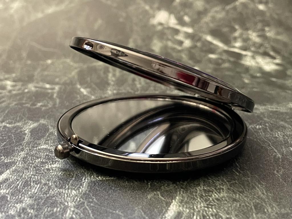 I Am Royal Magnifying Compact Mirror - Shades of Color