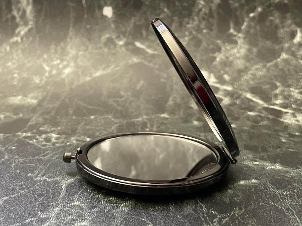 I Am Royal Magnifying Compact Mirror - Shades of Color